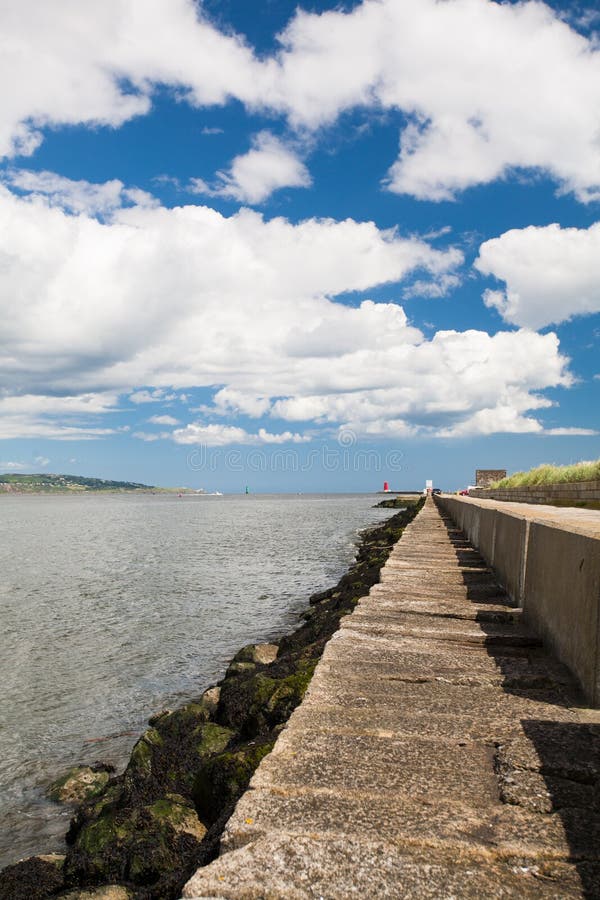 Poolbeg, Dublin stockbild. Bild von wolken, blau, irland - 37675521