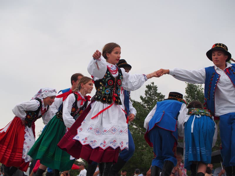 De Prestaties Van Promotors En Dansers Van Het Ensemble Van Historisch ...