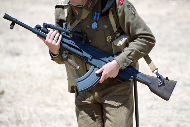 Militair Met Machinegeweer in Het Weer Instellen Ww2 Stock Afbeelding ...
