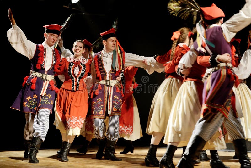 Poolse Traditionele Volksdans Redactionele Stock Foto - Image of vrouw ...