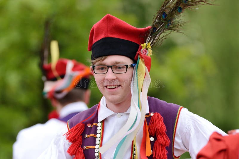 Poolse Traditionele Volksdans Redactionele Afbeelding - Image of ...
