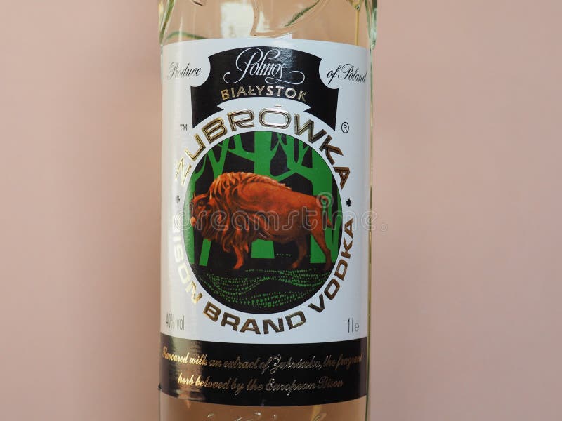 Poolse Wodka Zubrowka in Krakau Redactionele Fotografie - Image of ...