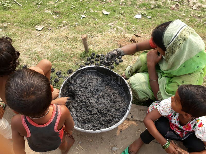 Poor crowds editorial stock photo. Image of poor, working - 86162653