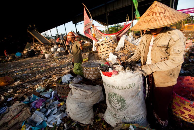 Poor People Working In A Scavenging At The Dump Editorial Photo - Image ...