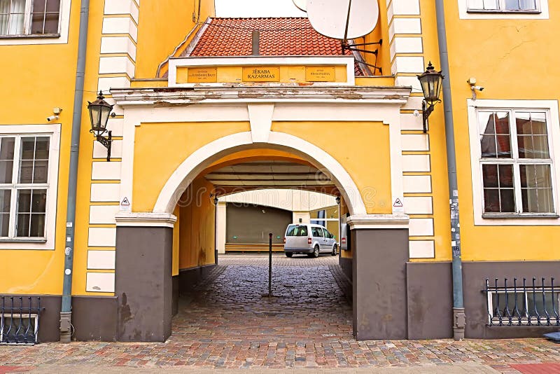 Torna stock afbeelding. Image of sneeuw, alpinisme, hout - 73789853