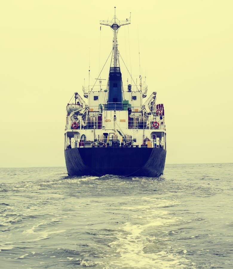 Popa de la nave foto de archivo. Imagen de marejada, oscuridad - 74011436