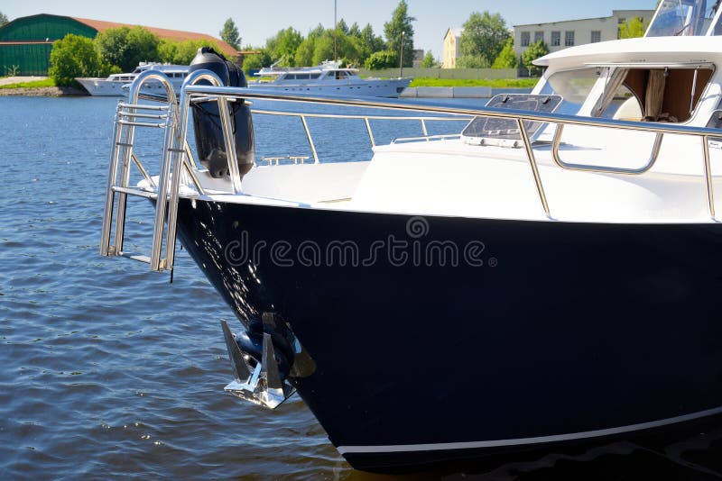 Popa de dos barcos imagen de archivo. Imagen de embarcadero - 61243559
