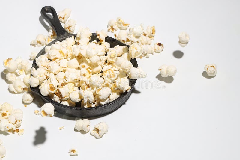 The popcorn in the fry pan stock photo. Image of frying - 153928882