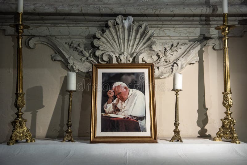 Pope Francis (Franciscus) Portrait on Table Editorial Image - Image of ...