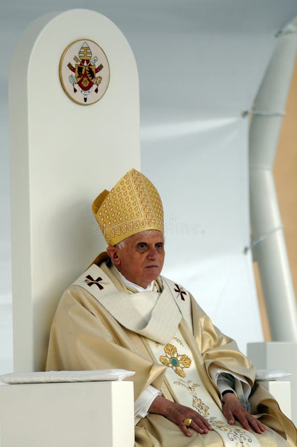 Pope Joseph Benedict XVI editorial image. Image of mass - 28389595