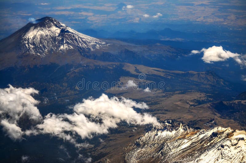 Popocatepetl-Vulkan, Der Asfter Mexiko-Erdbeben Ausbricht Stockfoto ...
