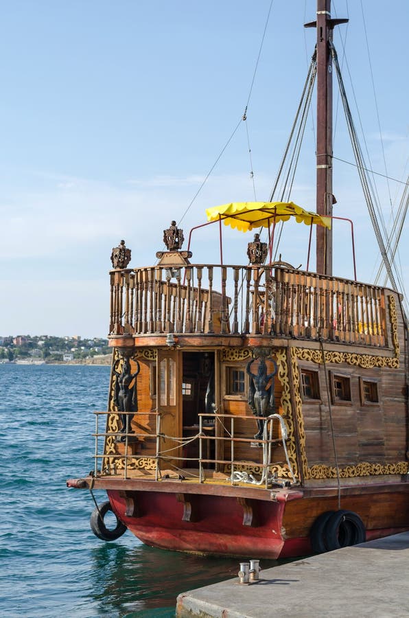 Poppa della nave fotografia stock. Immagine di oceano - 47618536