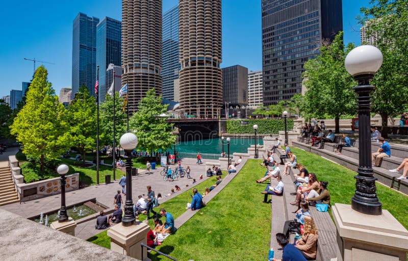 The Popular Riverside of Chicago River - CHICAGO, USA - JUNE 11, 2019 ...