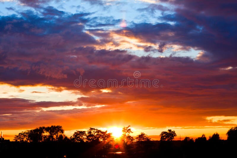 Por do sol bonito imagem de stock. Imagem de cenas, tranquilo - 6165475