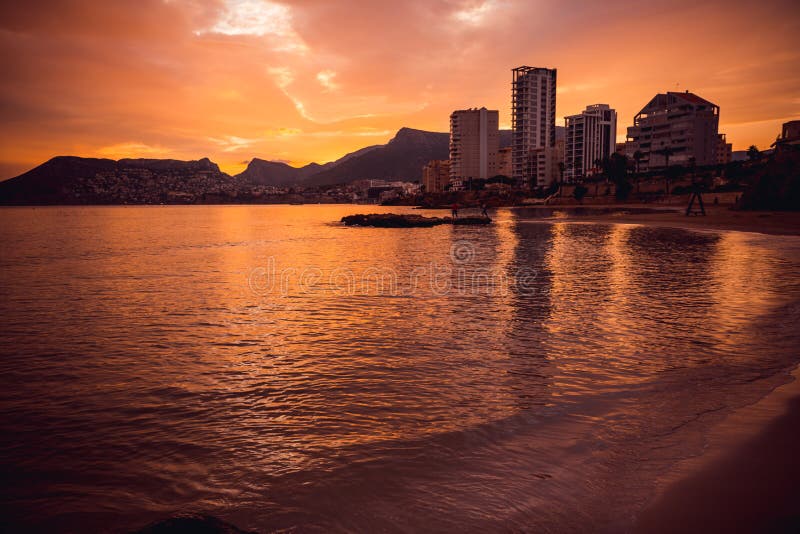 Por Do Sol Bonito Na Costa Da Espanha Imagem de Stock - Imagem de costa ...