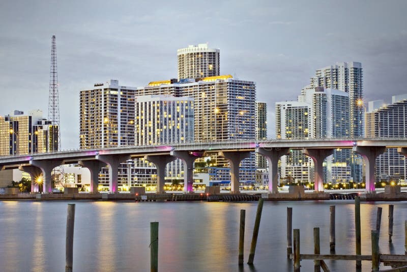 Por Do Sol Da Baixa De Miami Florida Imagem de Stock - Imagem de nuvens ...