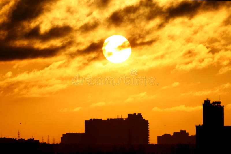 Por do sol da cidade imagem de stock. Imagem de centro - 6057865