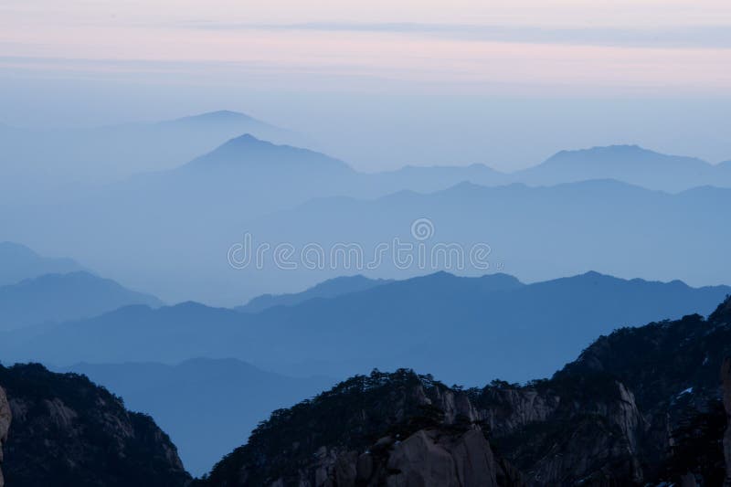 Por Do Sol De Huangshan Da Montagem Imagem de Stock - Imagem de ...