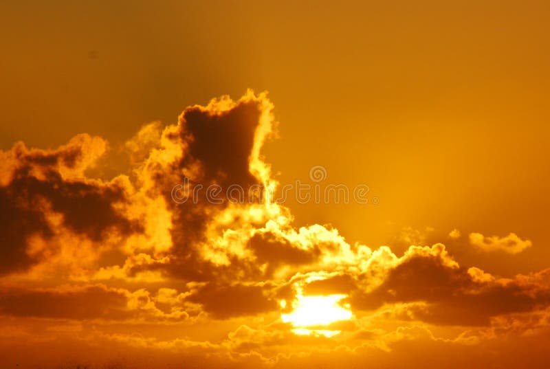 Por do sol dourado imagem de stock. Imagem de sunset - 11504955
