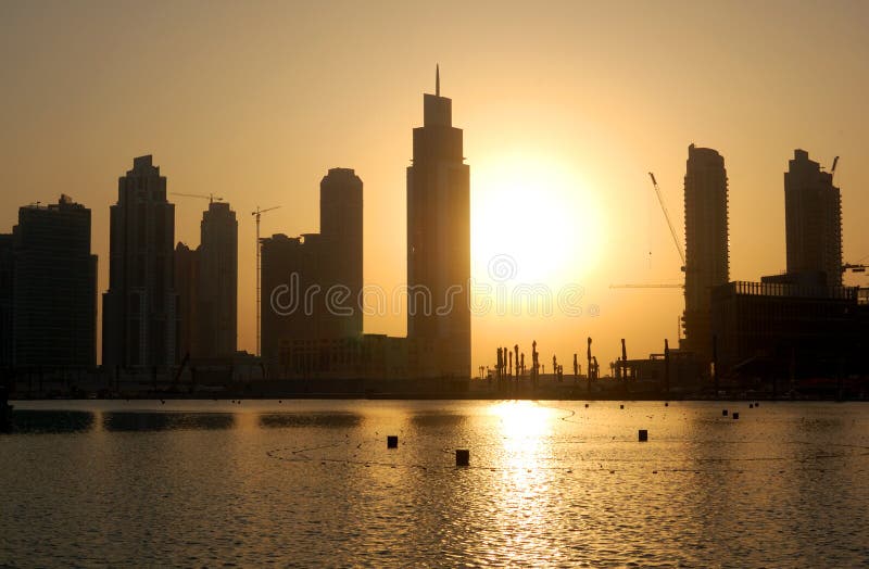 Por Do Sol Na Opini?o Da Cidade De Dubai Imagem de Stock - Imagem de ...