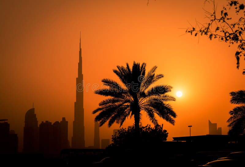 Por do sol em Dubai imagem de stock editorial. Imagem de emirados ...
