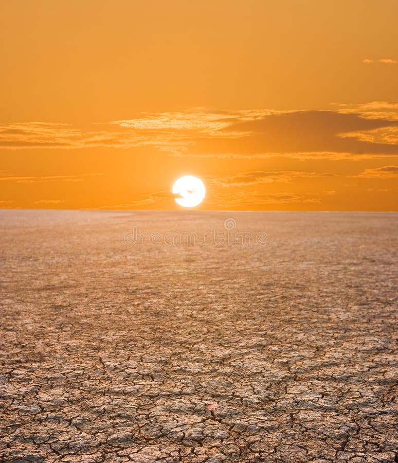 Por do sol em um deserto foto de stock. Imagem de sunlight - 18136214