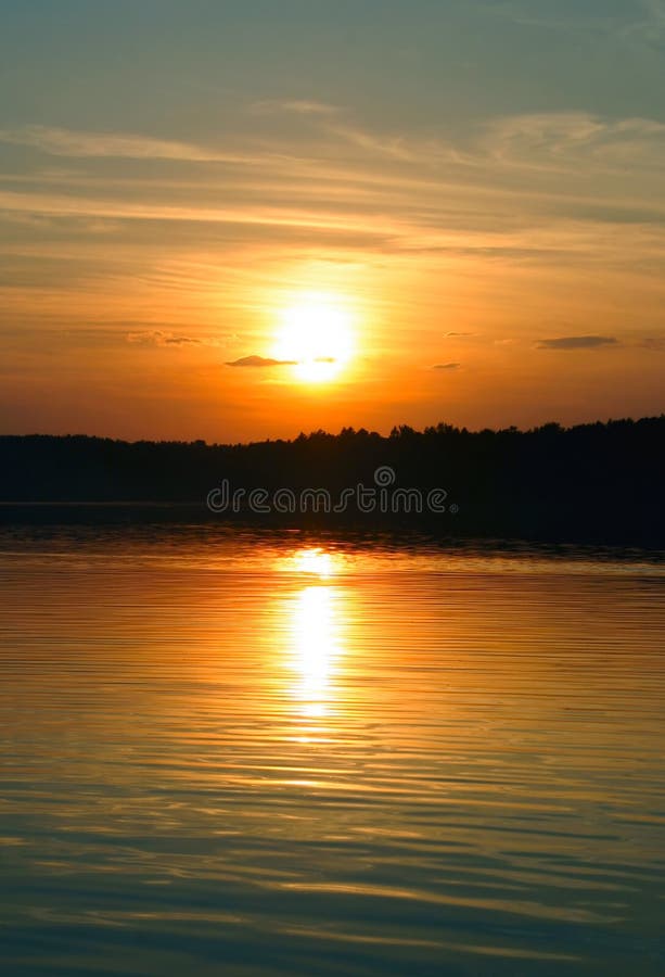Por do sol lindo simples imagem de stock. Imagem de raios - 365203