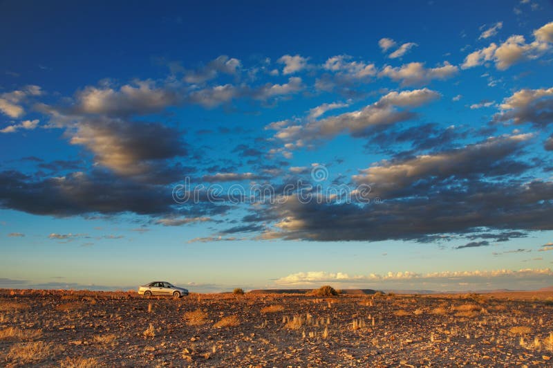 Por do sol no deserto foto de stock. Imagem de nuvens - 2595926