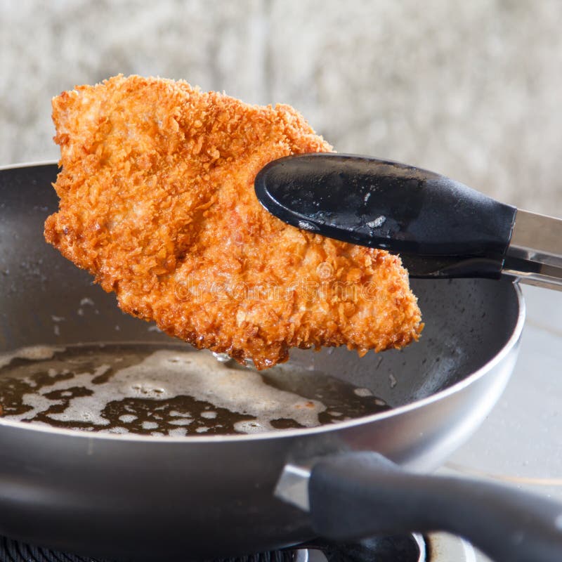 Porc Frit Dans Une Casserole. Photo stock - Image du déjeuner, frit ...