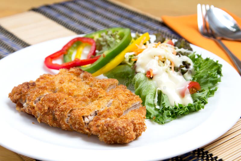 Porc frit par Japonais photo stock. Image du cuisine - 32920982