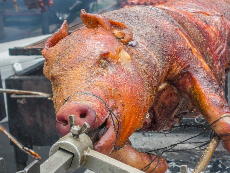 Porc Entier De Barbequed Au Mariage Photo stock - Image du mariage ...
