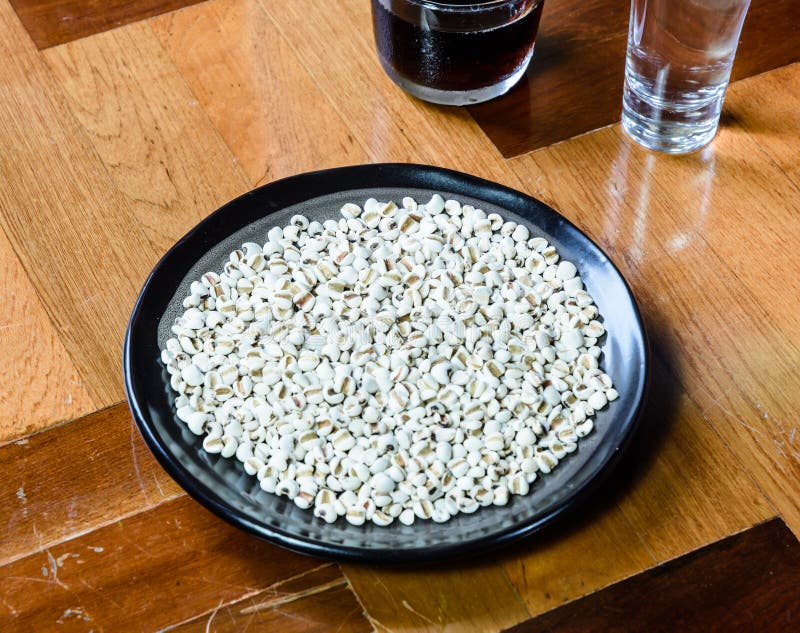 Semillas Blancas Del Mijo En Cierre Encima Del Tiro Imagen de archivo ...