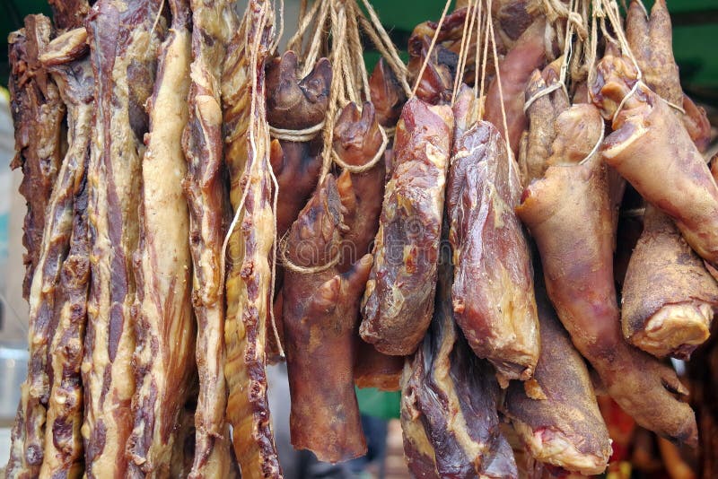 Porco affumicato fotografia stock. Immagine di piedino - 83476678