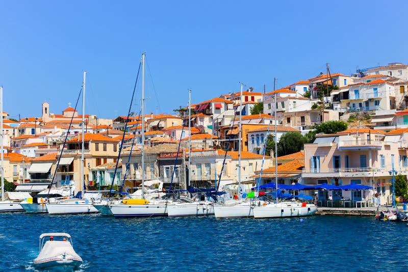 Insel Poros, Griechenland redaktionelles stockfoto. Bild von segel ...