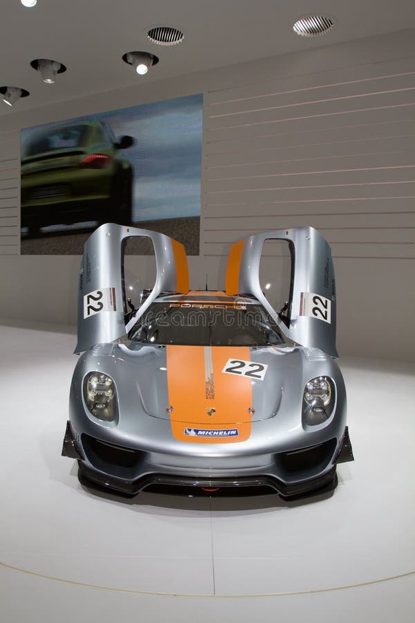 Porsche 918 RSR Racing Lab Hybrid Editorial Image - Image of spoiler ...