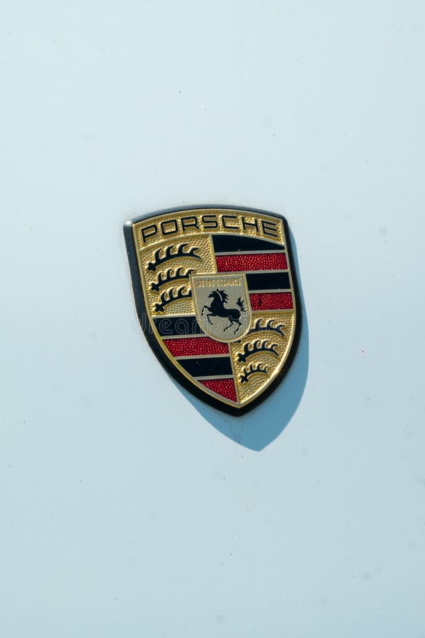 Porsche Embleem Op Witte Porsche Auto Redactionele Afbeelding - Image ...
