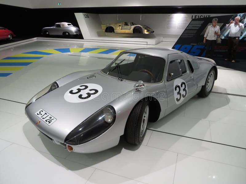 Porsche 904 Carrera GTS in Porsche-museum Redactionele Stock Afbeelding ...