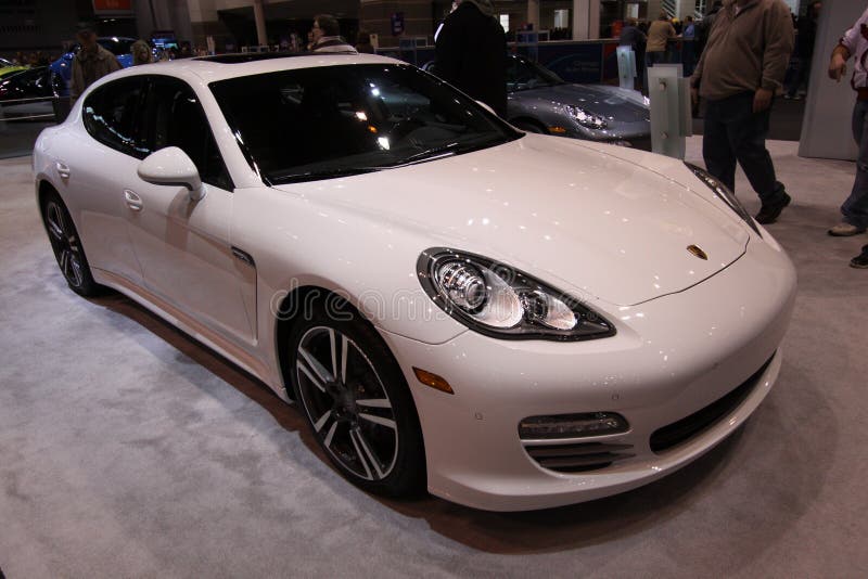 Porsche Paramera 4 fotografía editorial. Imagen de porche - 18356272