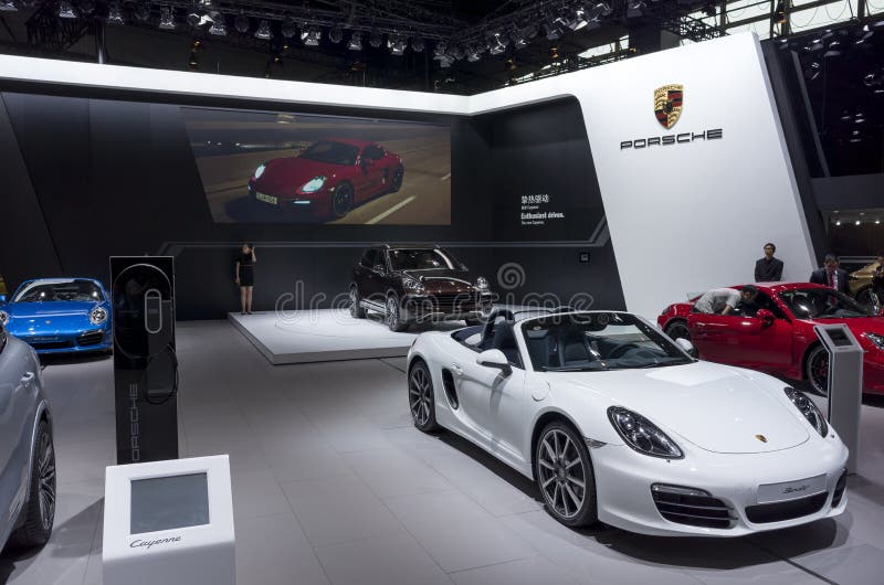 Porsche-Stand redaktionelles stockbild. Bild von stadt - 48314389