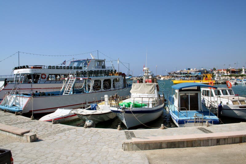 Port Chypre de Larnaca photo stock. Image du méditerranéen - 6352062