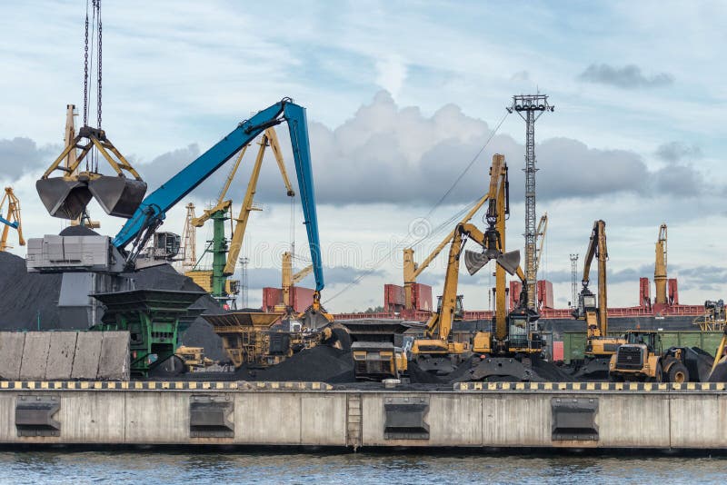 Port Coal Handling Equipment. Stock Photo - Image of repair, ship: 83907362