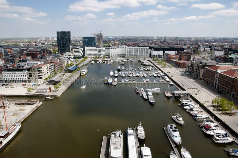 Port d'Anvers - Belgique photo éditorial. Image du vacances - 90582906