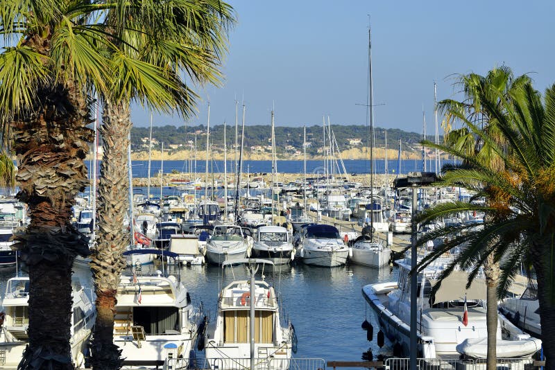Port De Bandol Dans Les Frances Image stock - Image du littoral ...