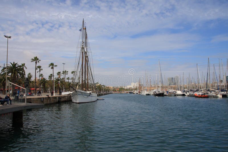 Port De Barcelone En Espagne Photo stock éditorial - Image du vacances ...