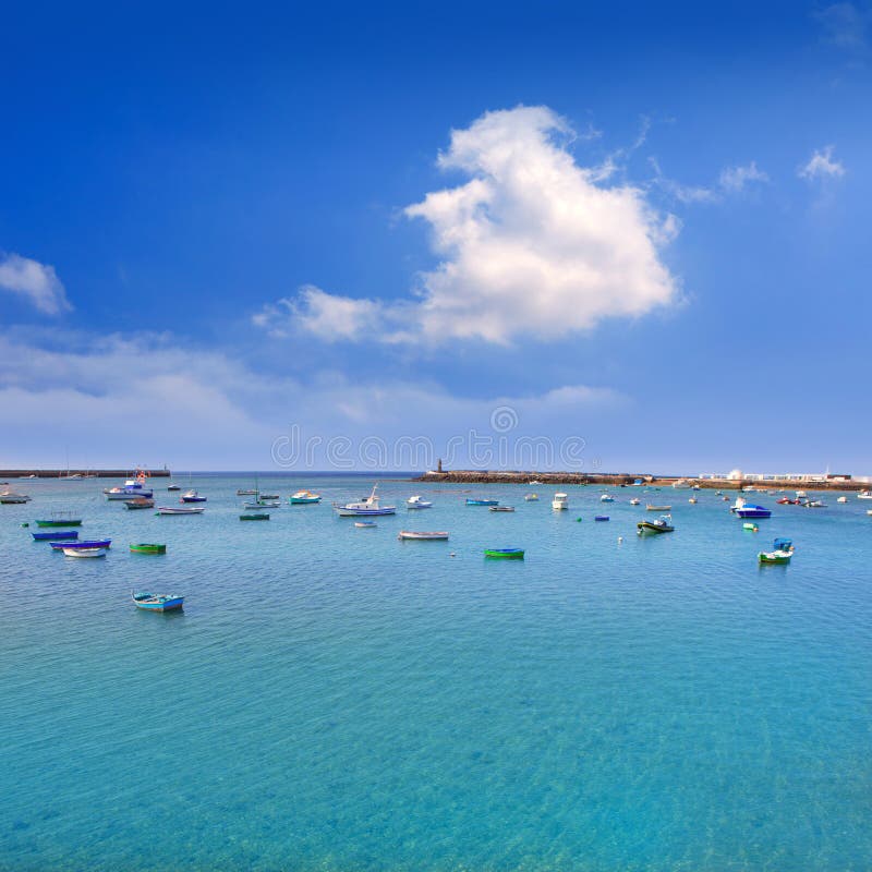 Port De Bateaux D'Arrecife Lanzarote Dans Les Canaries Image stock ...