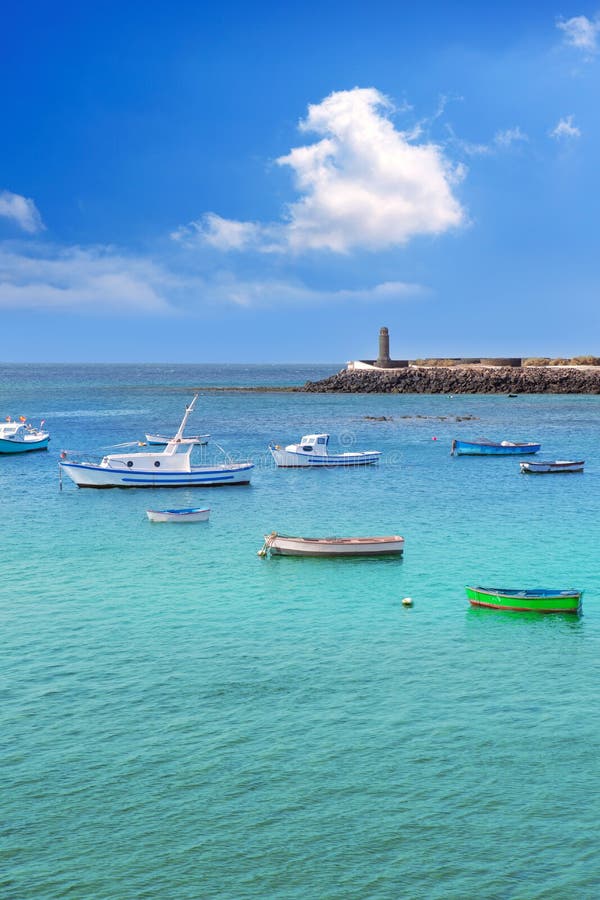 Port De Bateaux D'Arrecife Lanzarote Dans Les Canaries Image stock ...