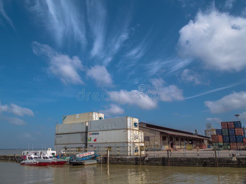 Port de Belem image éditorial. Image du camion, importation - 41191410