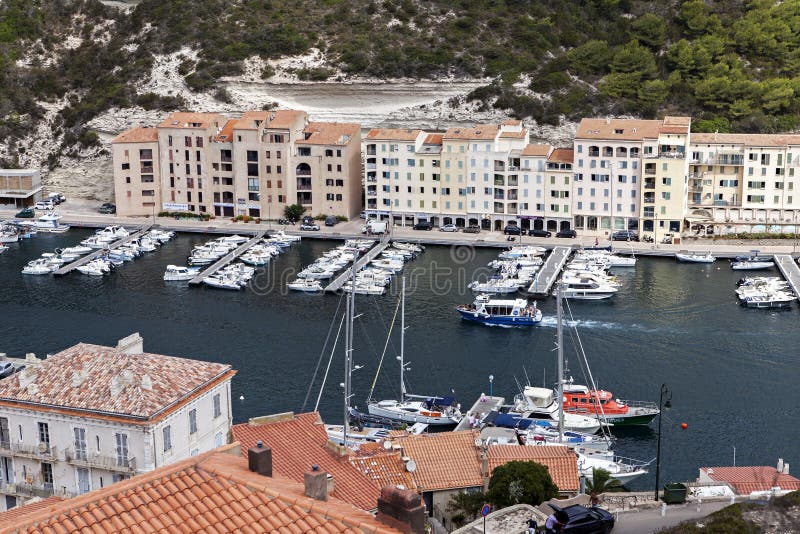 Port de Bonifacio photographie éditorial. Image du luxueux - 72569797