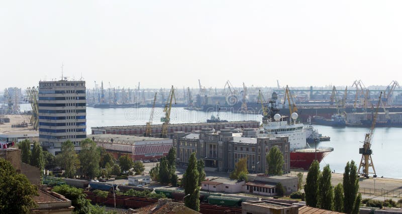 Port De Constanta, Roumanie Photo stock éditorial - Image du commercial ...