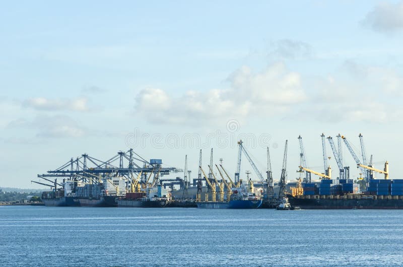 Port de Dar es Salaam image stock éditorial. Image du amarré - 37801519